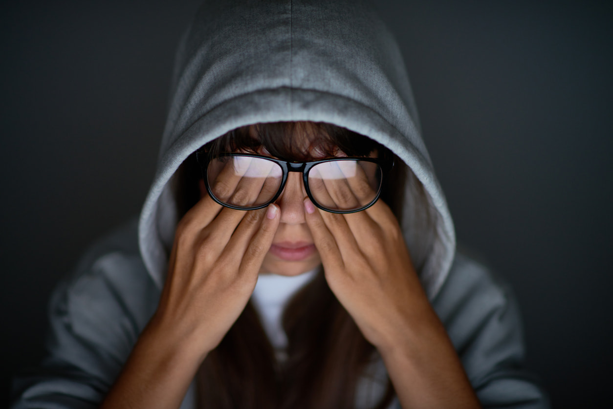 Sering Mengucek Mata? Hati-hati, Ini 4 Gangguan yang Bisa Terjadi ...